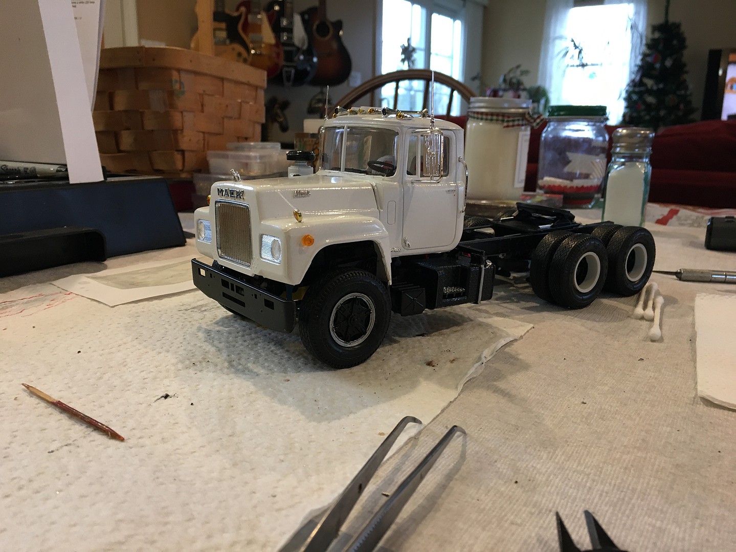 Mack R685ST Semi Tractor -- Plastic Model Truck Kit -- 1/25 -- #1039-06 ...