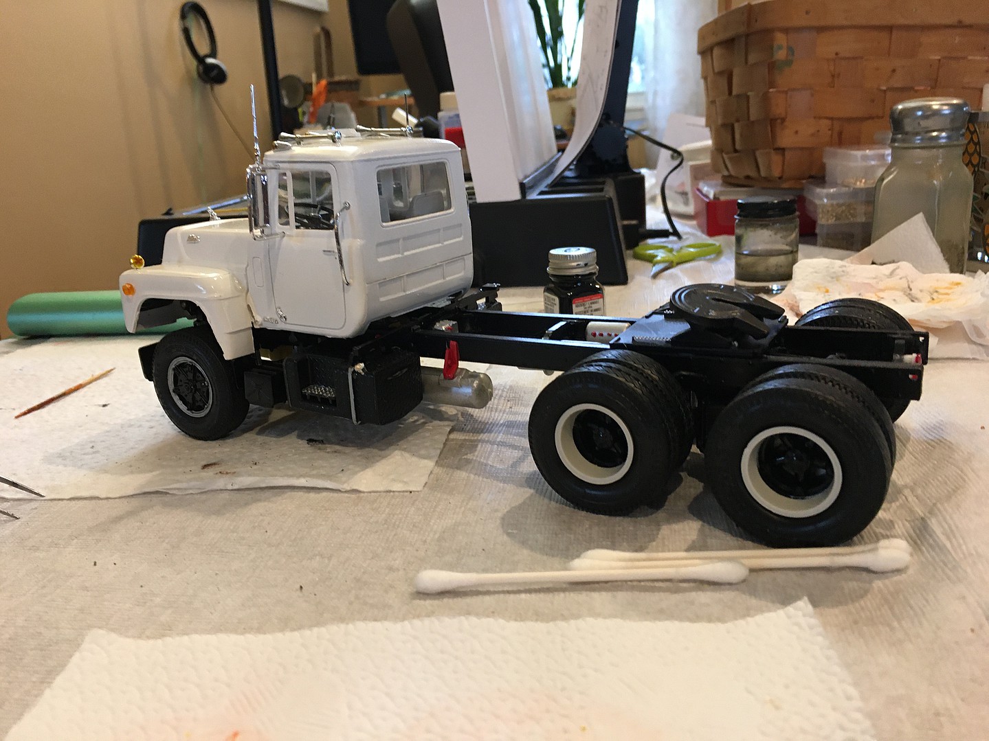 Mack R685ST Semi Tractor -- Plastic Model Truck Kit -- 1/25 -- #1039-06 ...