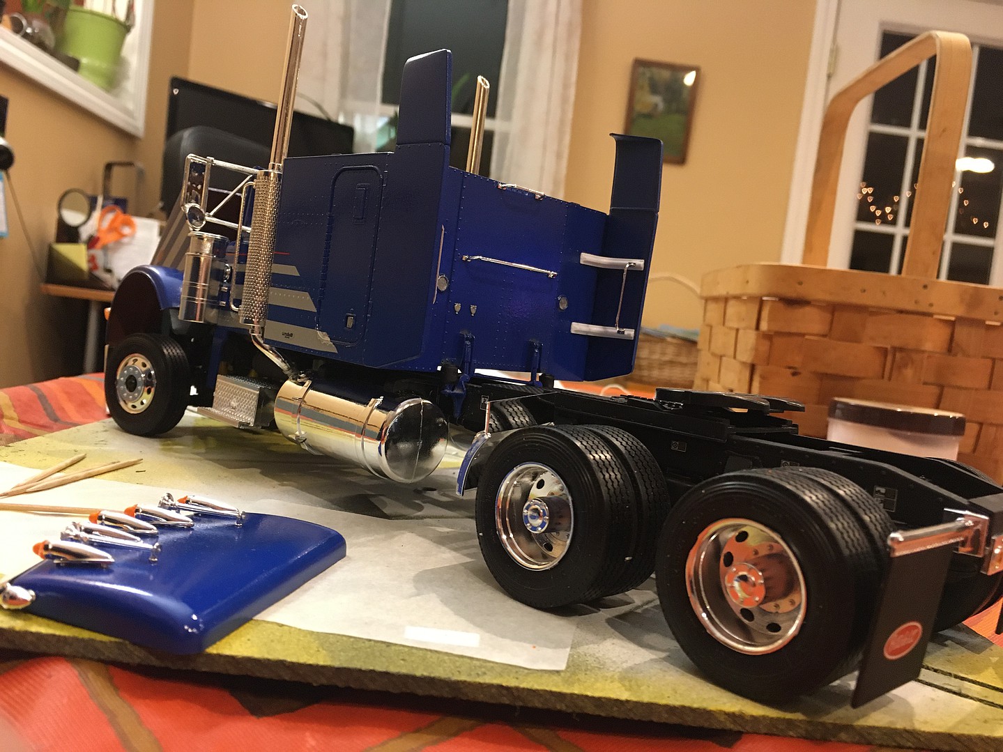 Peterbilt 378 Long Hauler Tractor Cab -- Plastic Model Truck Kit -- 1/ ...