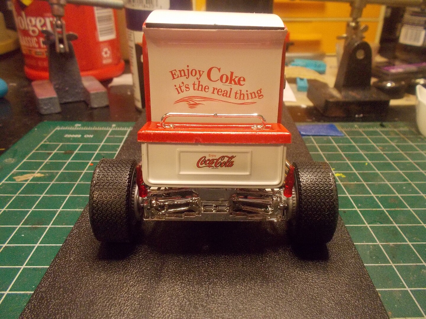 Coca Cola Vending Machine Show Rod SE -- Plastic Model Car Kit -- 1/25 ...