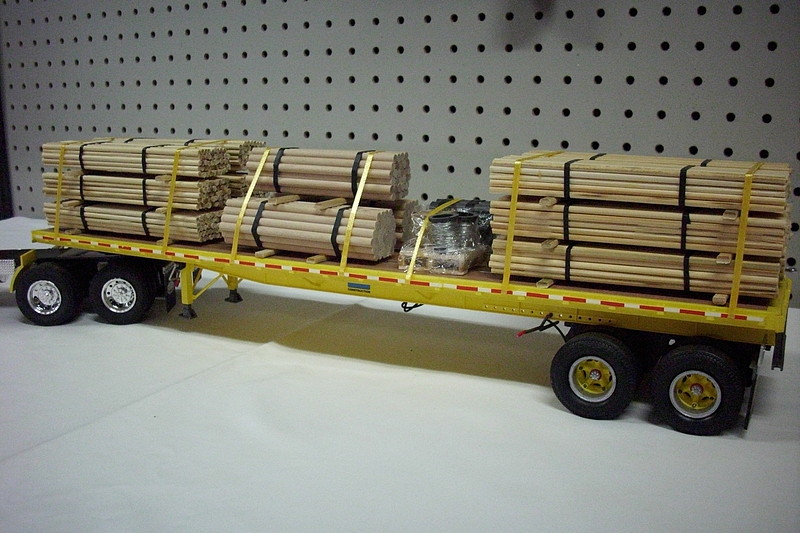 Fruehauf Flatbed Trailer -- Plastic Model Semi Trailer Kit -- 1/25 ...