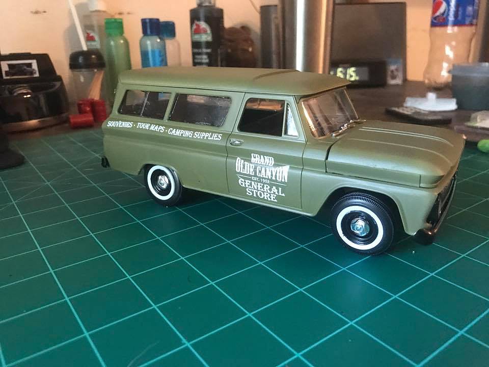 1966 Chevy Suburban -- Plastic Model Car Kit -- 1/25 Scale -- #854409 ...