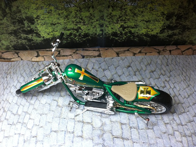 RM Kustom Chopper Crusader -- Plastic Model Motorcycle Kit -- 1/12 ...