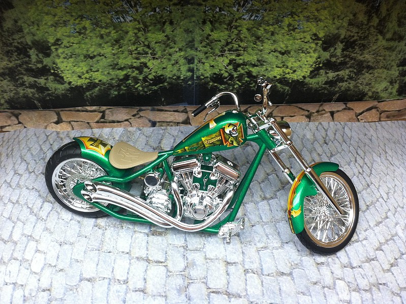RM Kustom Chopper Crusader -- Plastic Model Motorcycle Kit -- 1/12 ...