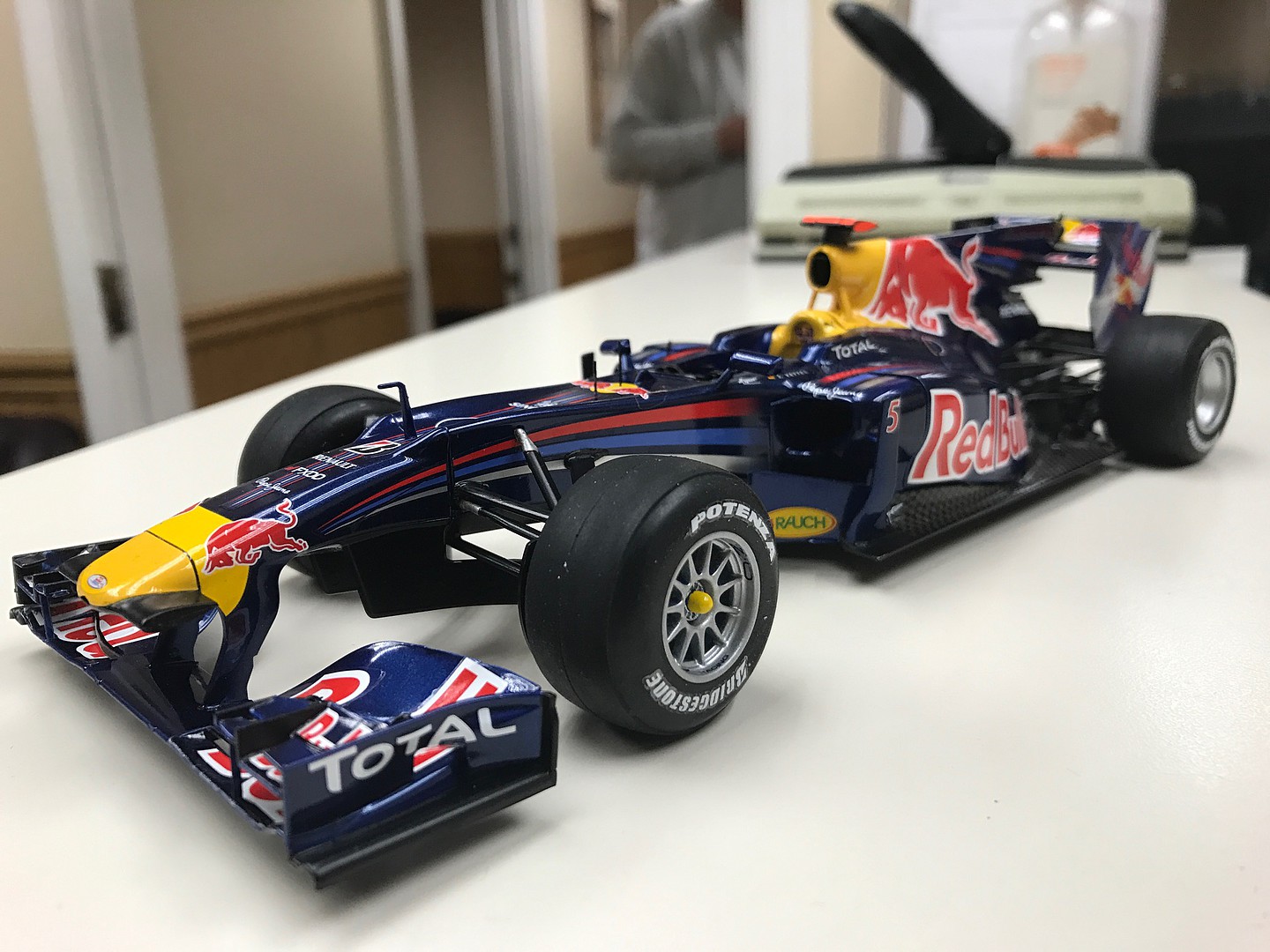 Renault RB6 Red Bull Formula Racecar Openwheel F1 GP -- Plastic Model ...