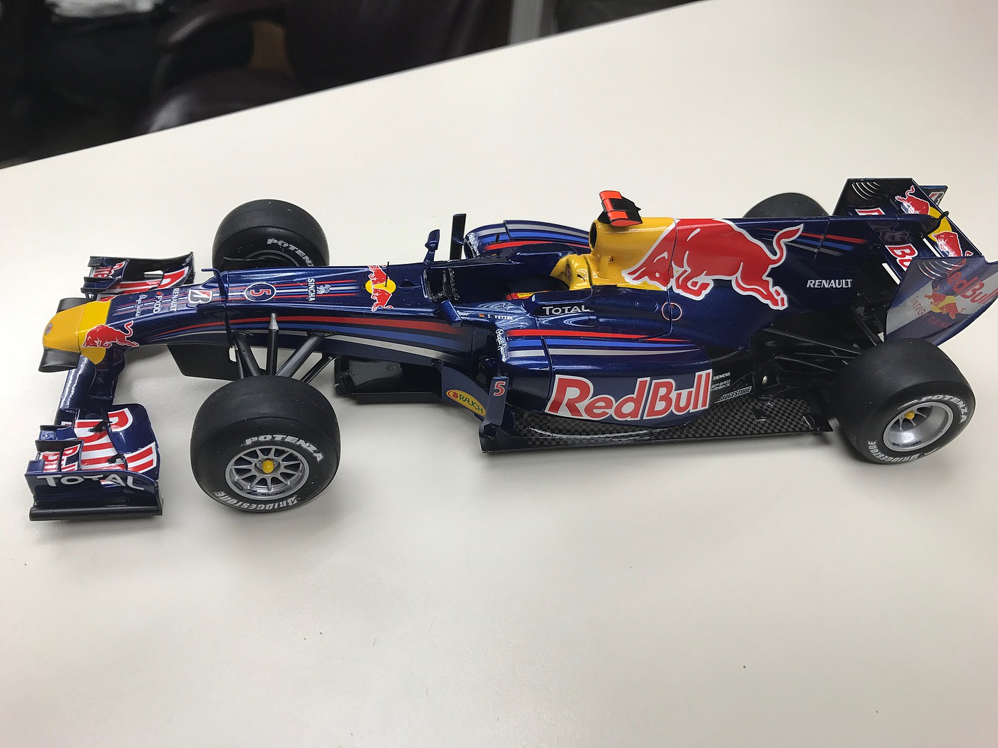 Renault RB6 Red Bull Formula Racecar Openwheel F1 GP -- Plastic Model ...
