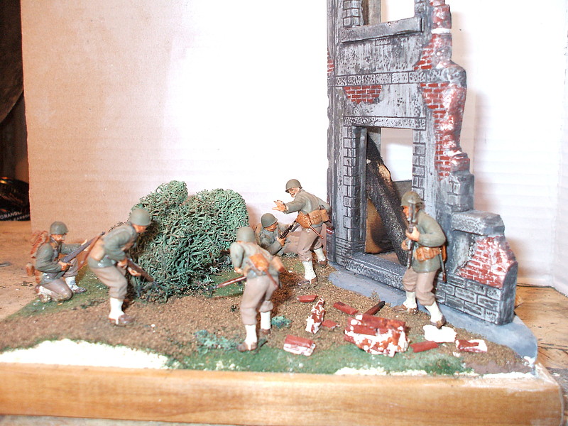 House Corner -- Plastic Model Military Diorama -- 1/35 Scale -- #556413 ...
