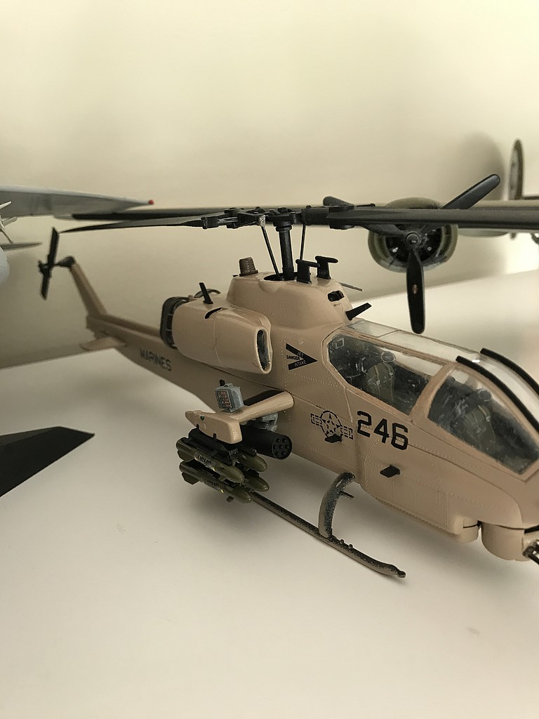 Bell AH-1W Supercobra -- Plastic Model Helicopter Kit -- 1/48 Scale ...