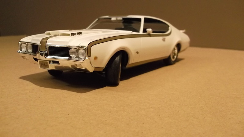 1969 Hurst Olds Cutlass -- Plastic Model Car Kit -- 1/25 Scale -- #703/ ...