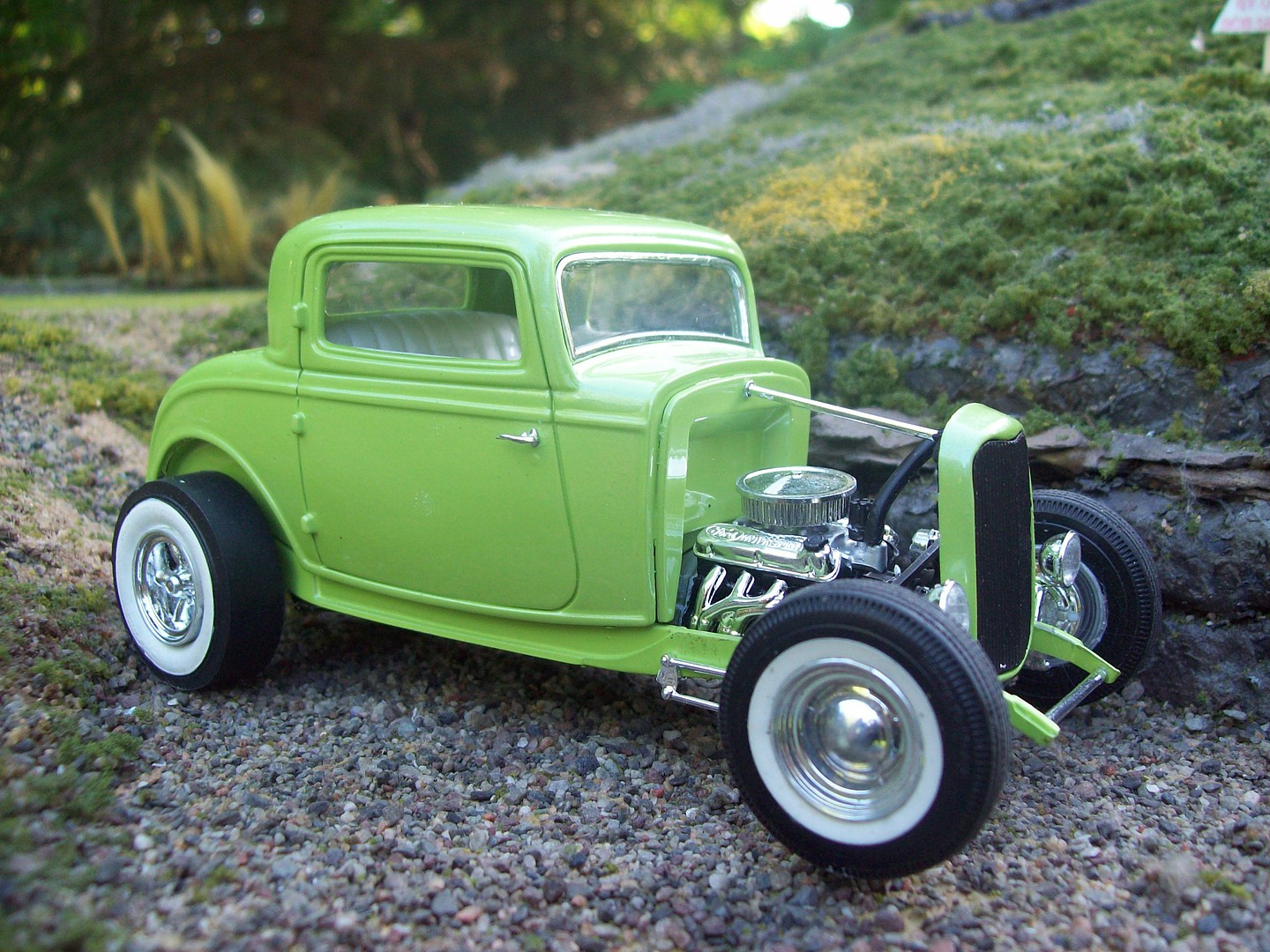 1932 Ford 5 Window Coupe -- Plastic Model Car Kit -- 1/25 Scale ...