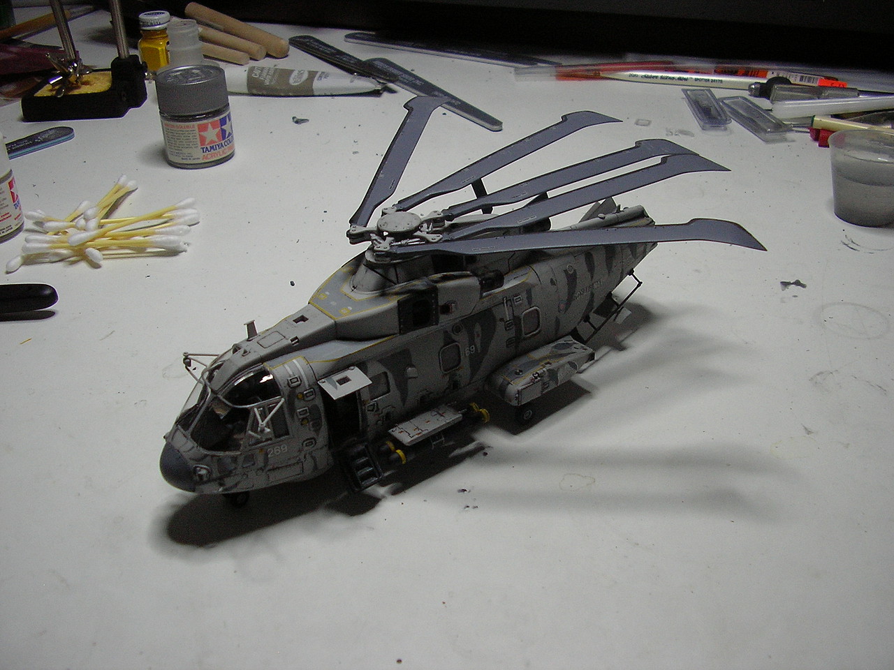 AW101 Merlin HMA.1 -- Plastic Model Airplane Kit -- 1/72 Scale ...