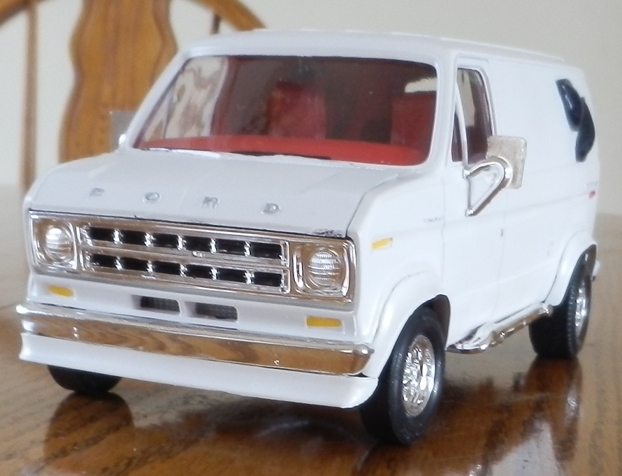 1976 Ford Custom Van Phantom -- Plastic Model Car Kit -- 1/25 Scale ...