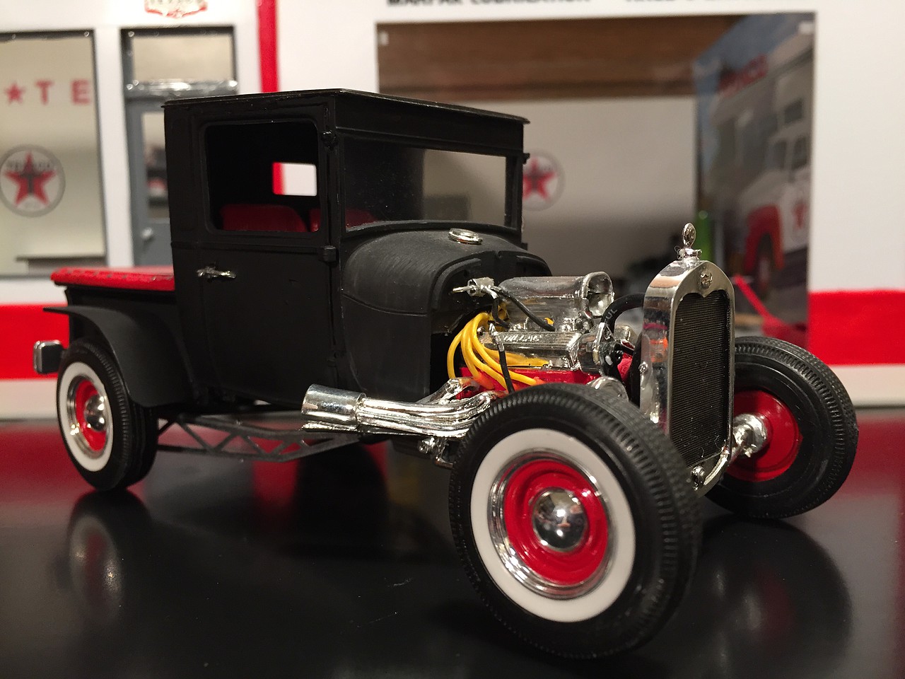 1929 Ford Rat Rod (3 in 1) -- Plastic Model Truck Kit -- 1/25 Scale ...