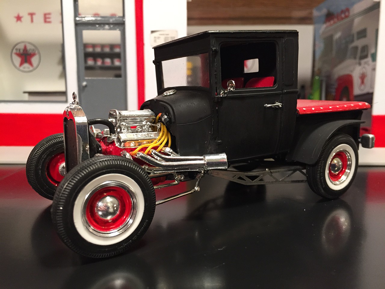 1929 Ford Rat Rod (3 in 1) -- Plastic Model Truck Kit -- 1/25 Scale ...