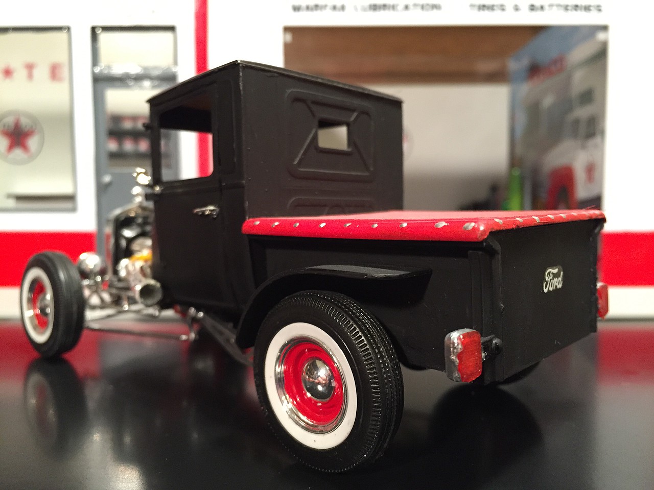 1929 Ford Rat Rod (3 in 1) -- Plastic Model Truck Kit -- 1/25 Scale ...