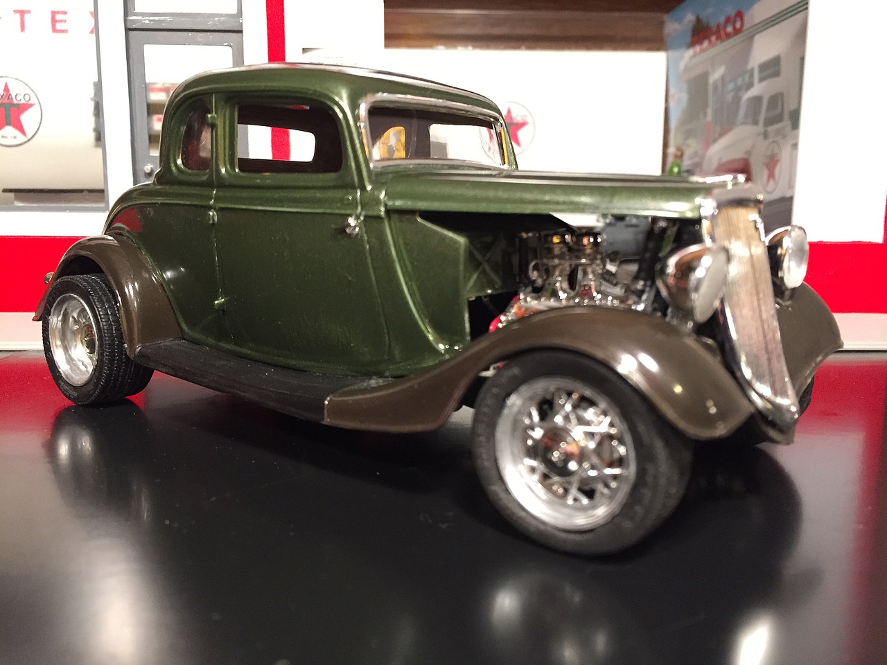 1934 Ford Coupe Vehicle -- Plastic Model Car -- 1/32 Scale -- #72133 ...