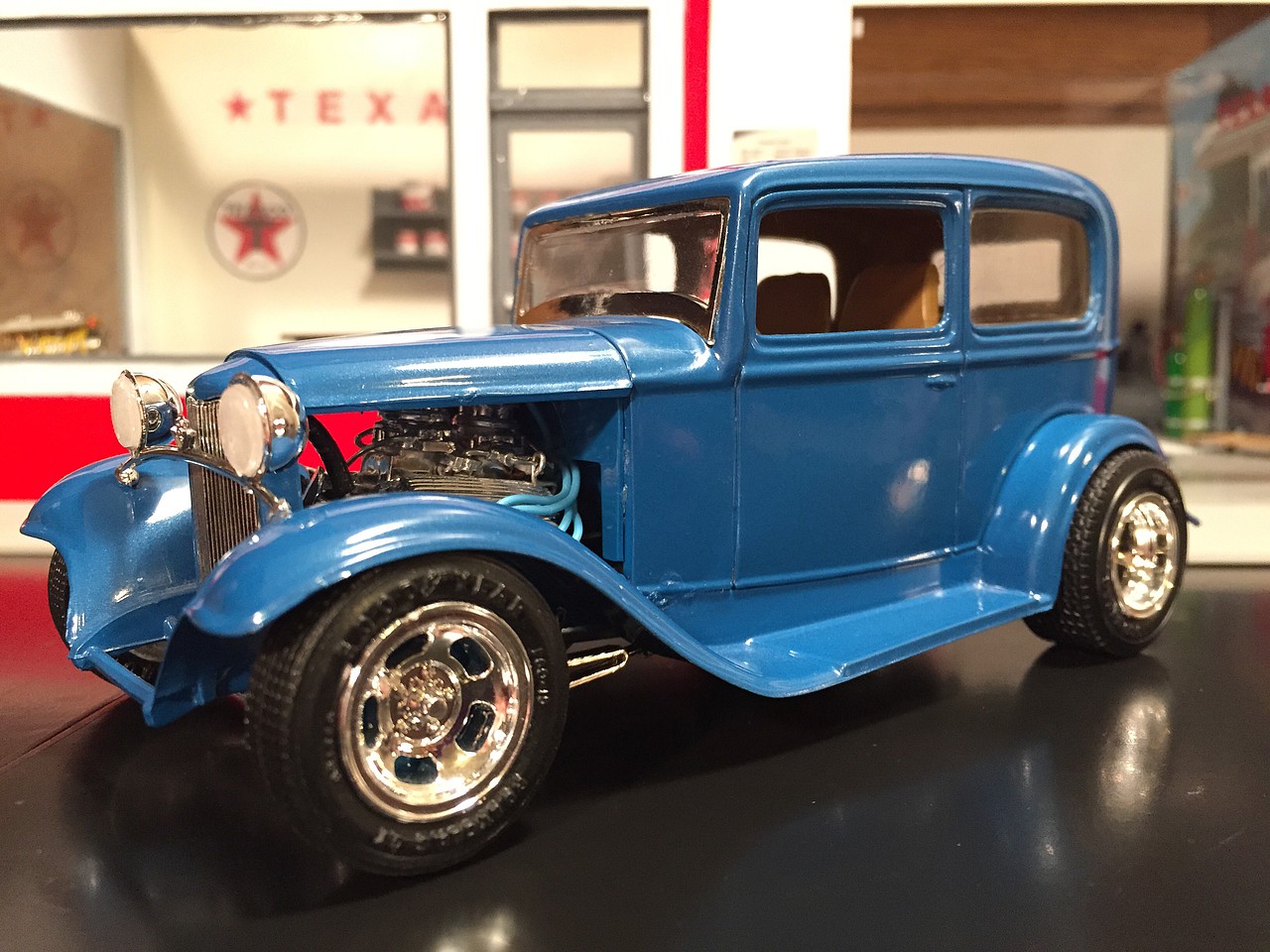 1932 Ford Victoria Car -- Plastic Model Car Kit -- 1/25 Scale -- #902 ...
