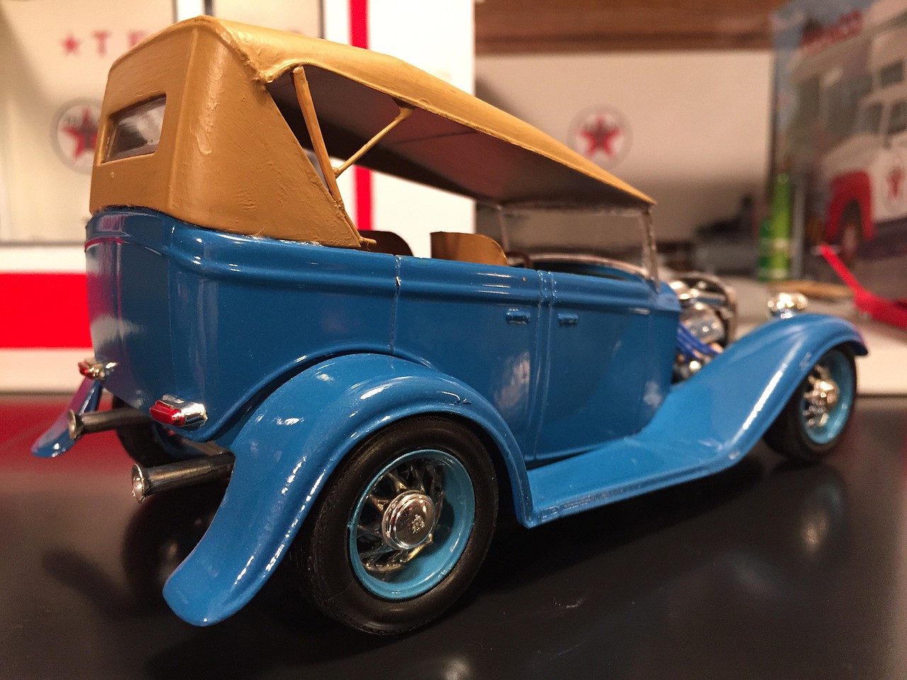 1932 Ford Victoria Car -- Plastic Model Car Kit -- 1/25 Scale -- #902 ...