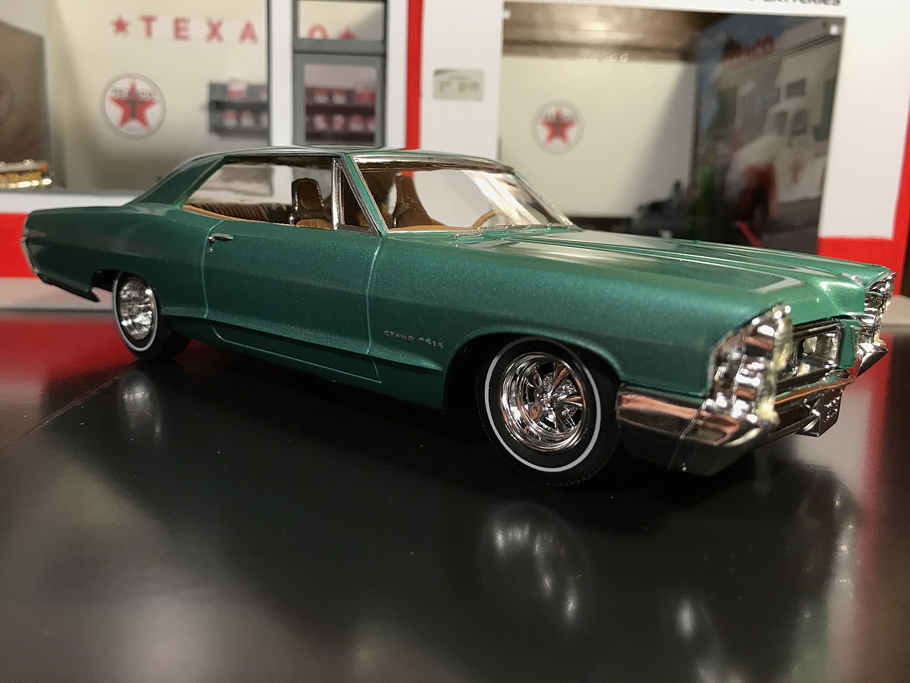 1965 Pontiac Grand Prix Grand Slam Aqua -- Plastic Model Car Kit -- 1/ ...