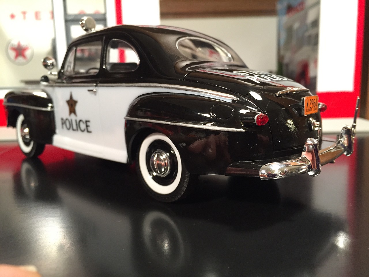 1948 Ford Police Coupe 2n1 -- Plastic Model Car Kit -- 1/25 Scale ...