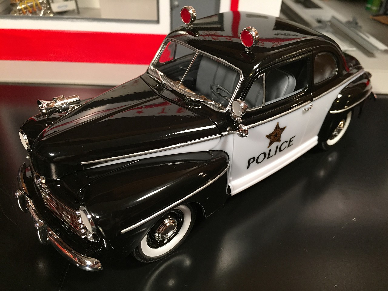 1948 Ford Police Coupe 2n1 -- Plastic Model Car Kit -- 1/25 Scale ...