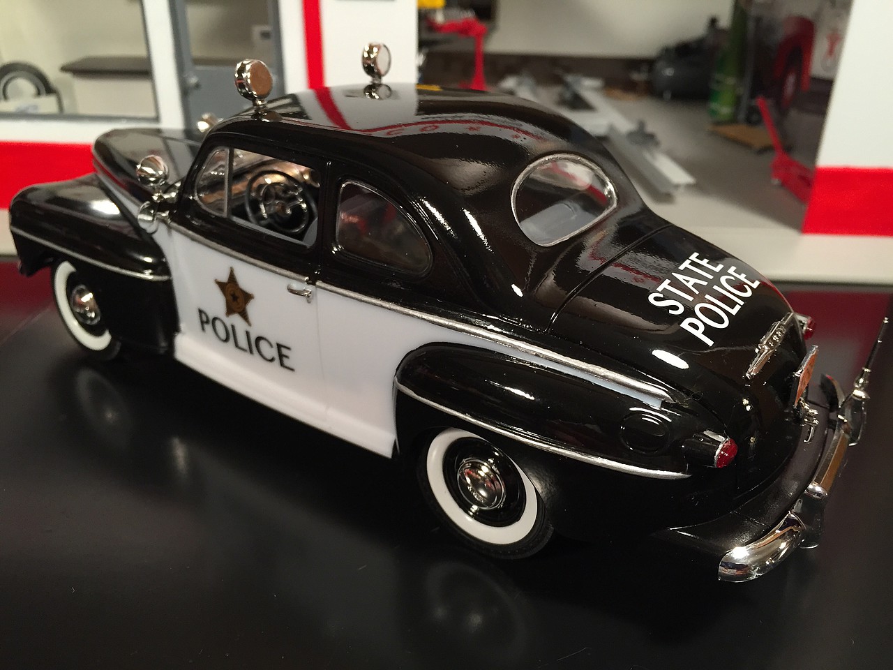1948 Ford Police Coupe 2n1 -- Plastic Model Car Kit -- 1/25 Scale ...