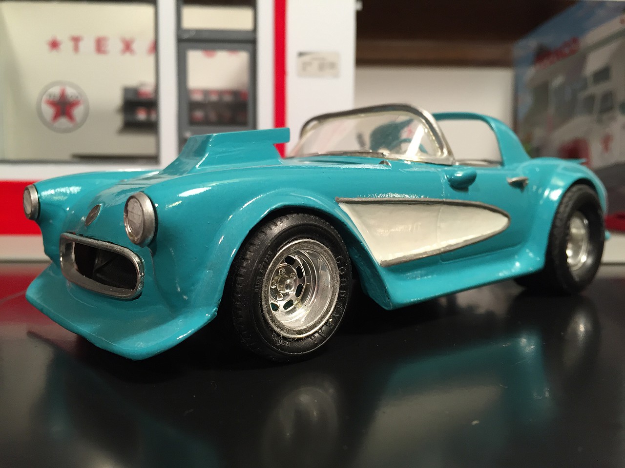 1957 Corvette Convertible White C.Lewis -- Plastic Model Car Kit -- 1/ ...