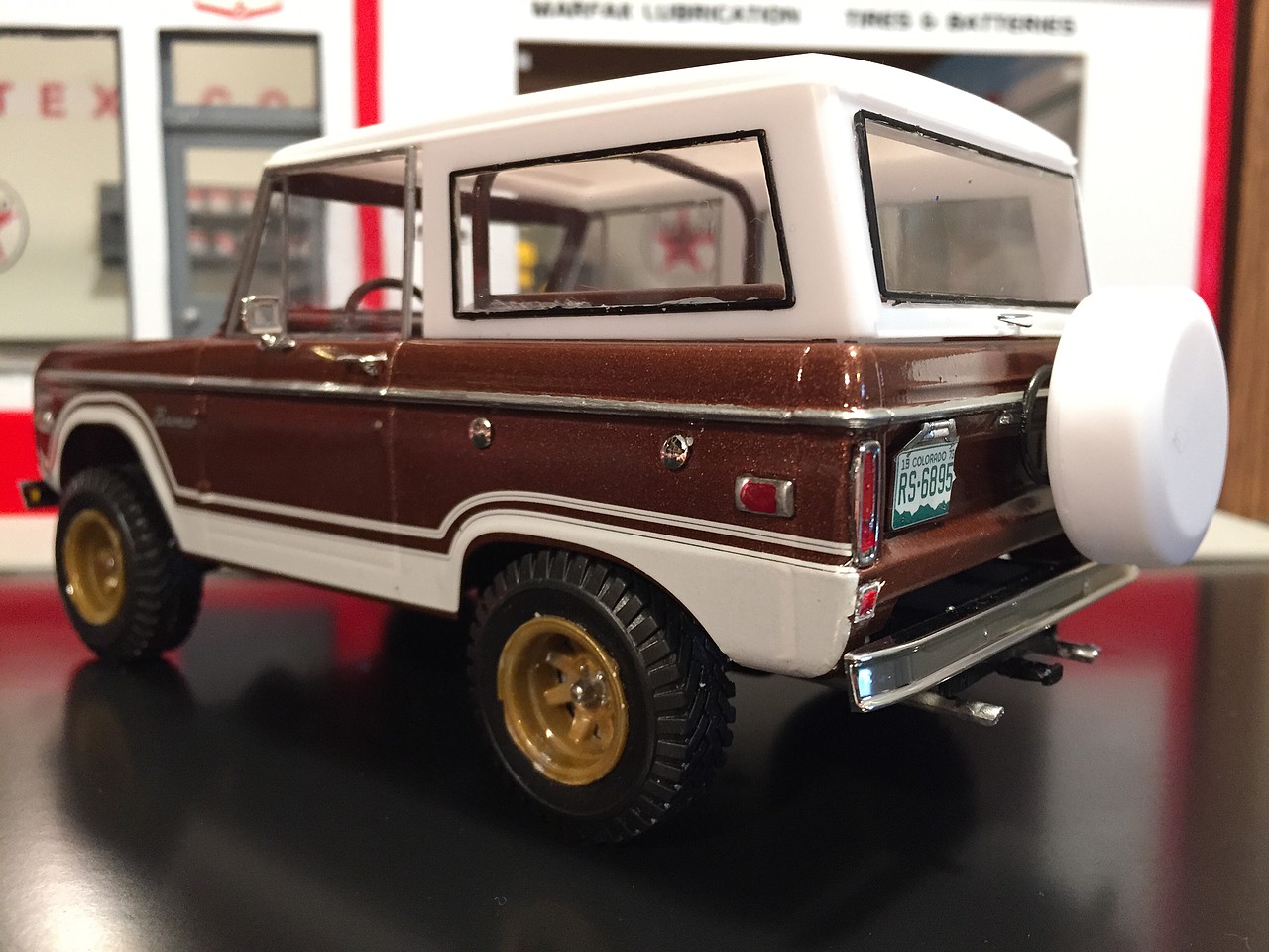 Ford Bronco -- Plastic Model Truck Kit -- 1/25 Scale -- #85-4320 ...