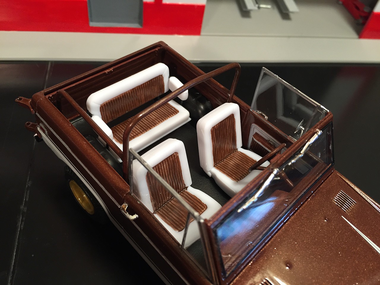 Ford Bronco -- Plastic Model Truck Kit -- 1/25 Scale -- #85-4320 ...