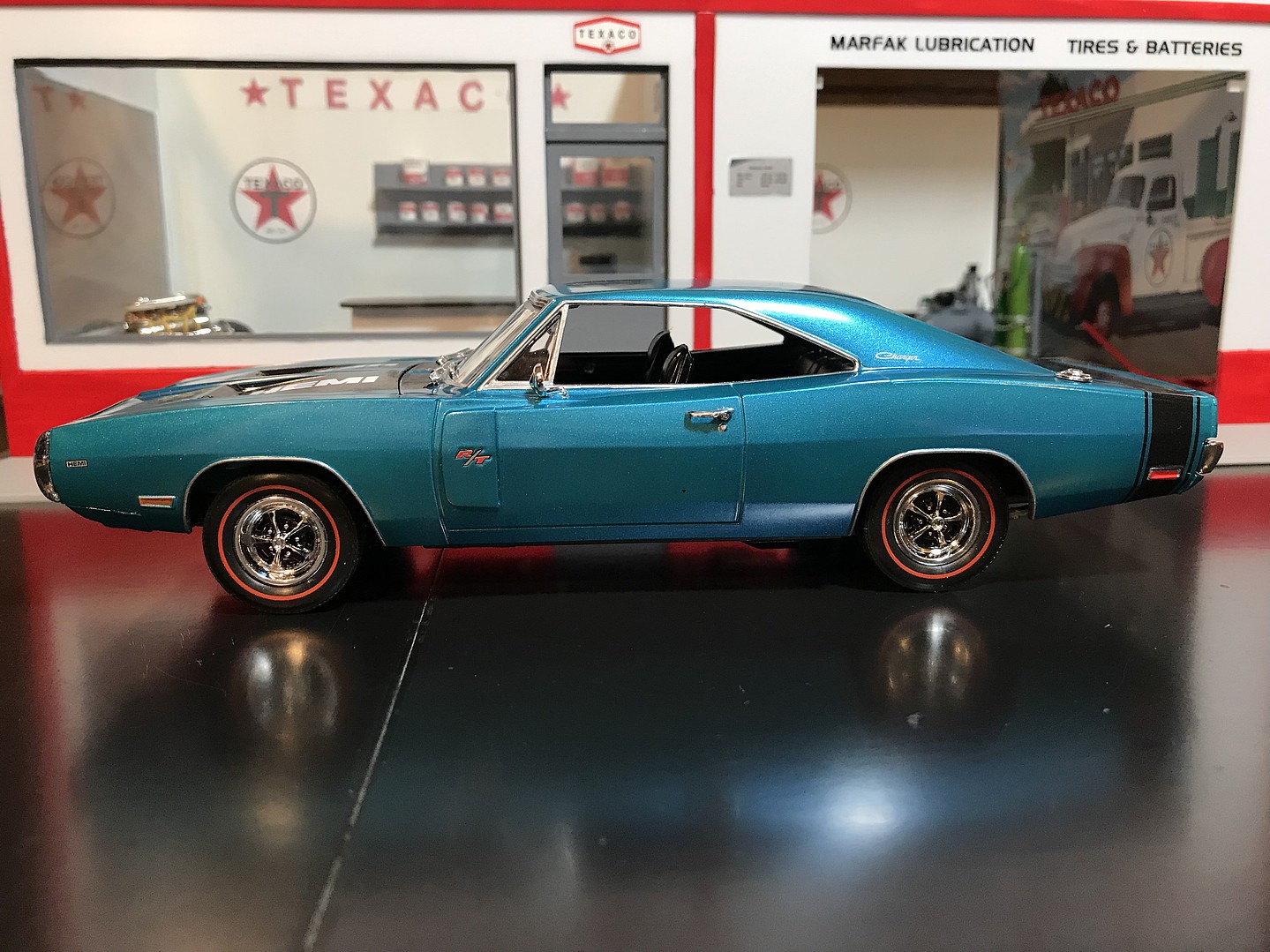 1970 Dodge Charger R/T -- Plastic Model Car Kit -- 1/25 Scale ...