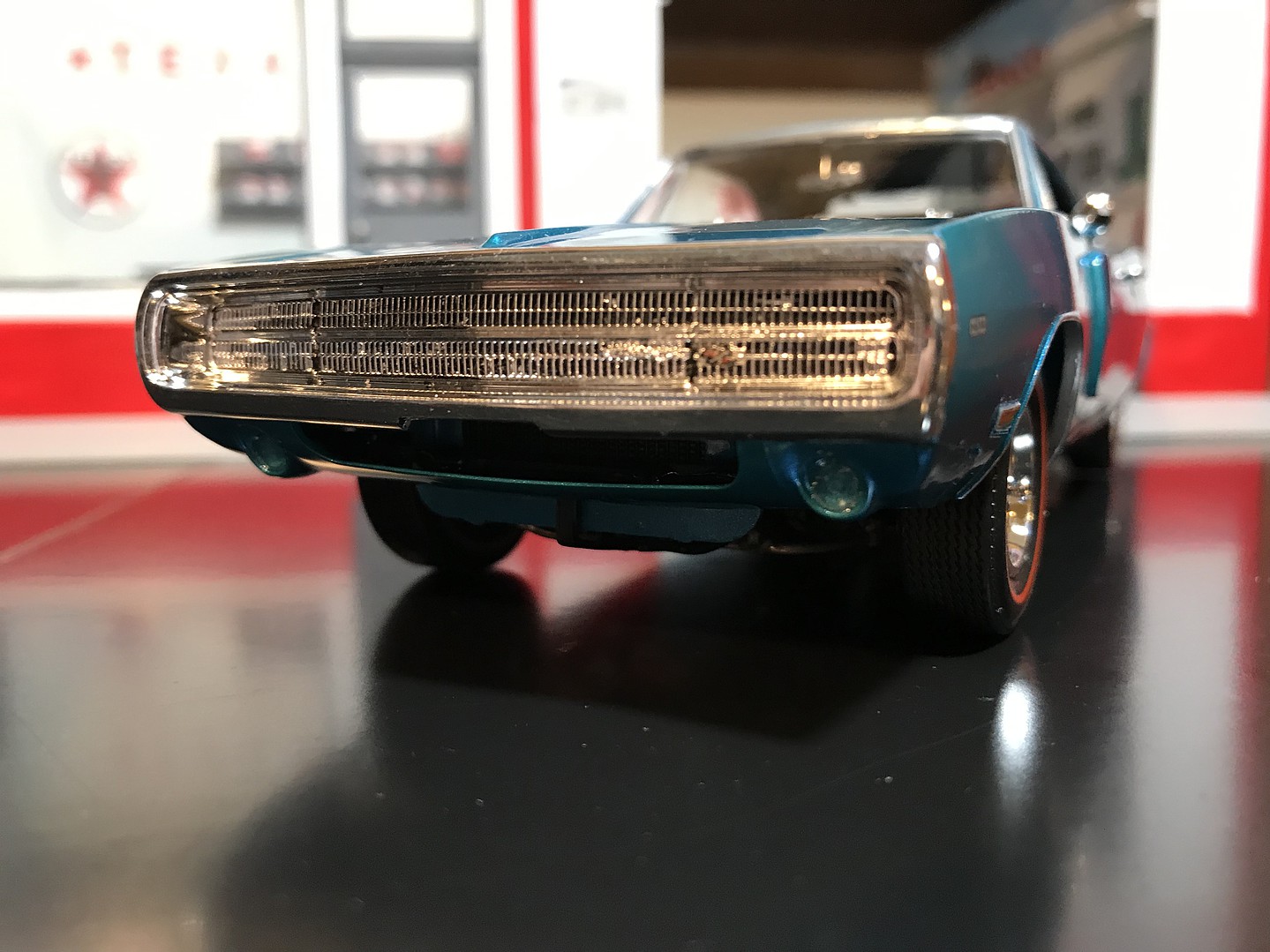 1970 Dodge Charger R/T -- Plastic Model Car Kit -- 1/25 Scale ...