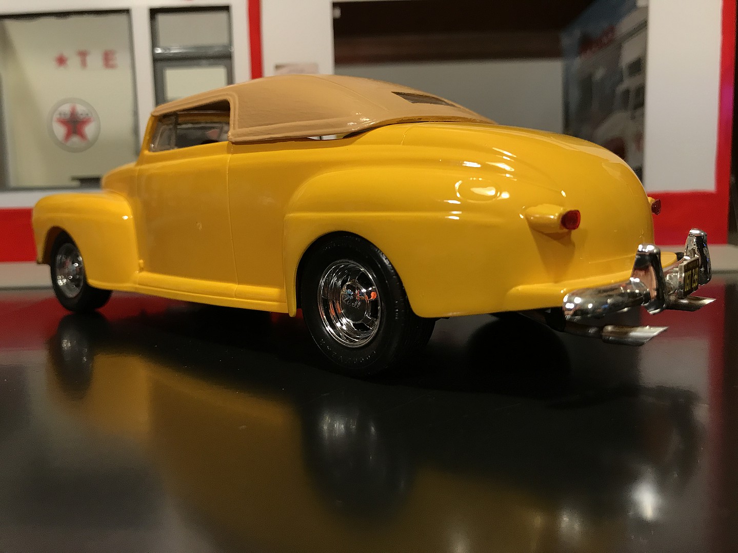 Greased Lightning 1948 Ford Convertible -- Plastic Model Car Kit -- 1/ ...