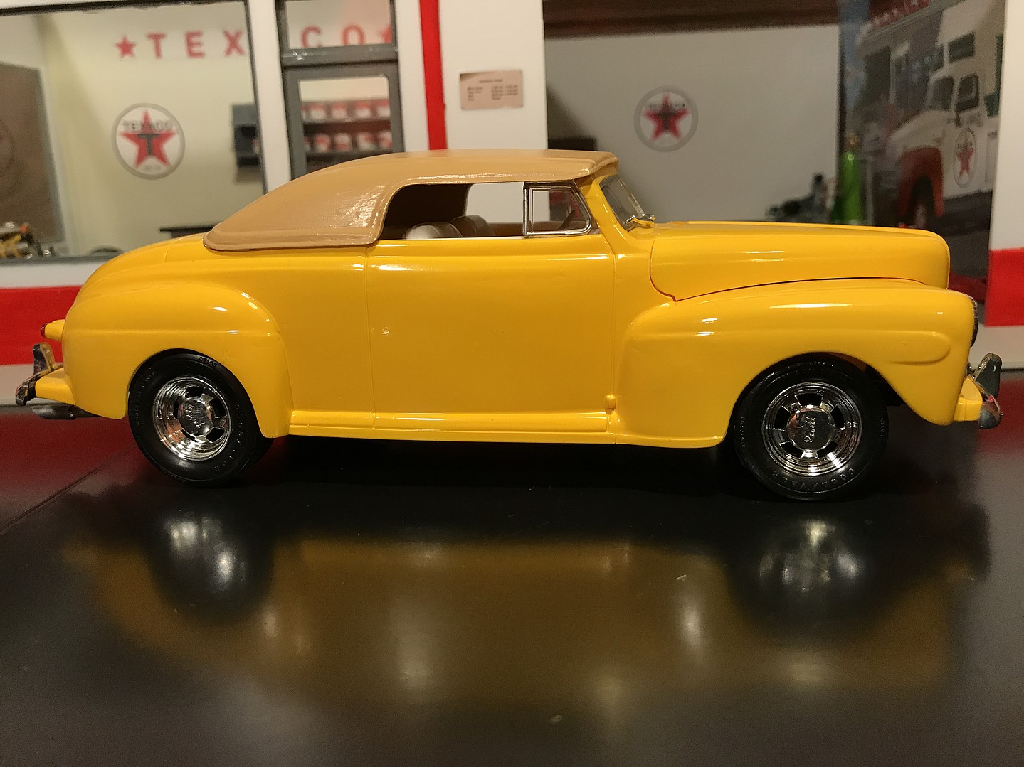 Greased Lightning 1948 Ford Convertible -- Plastic Model Car Kit -- 1/ ...