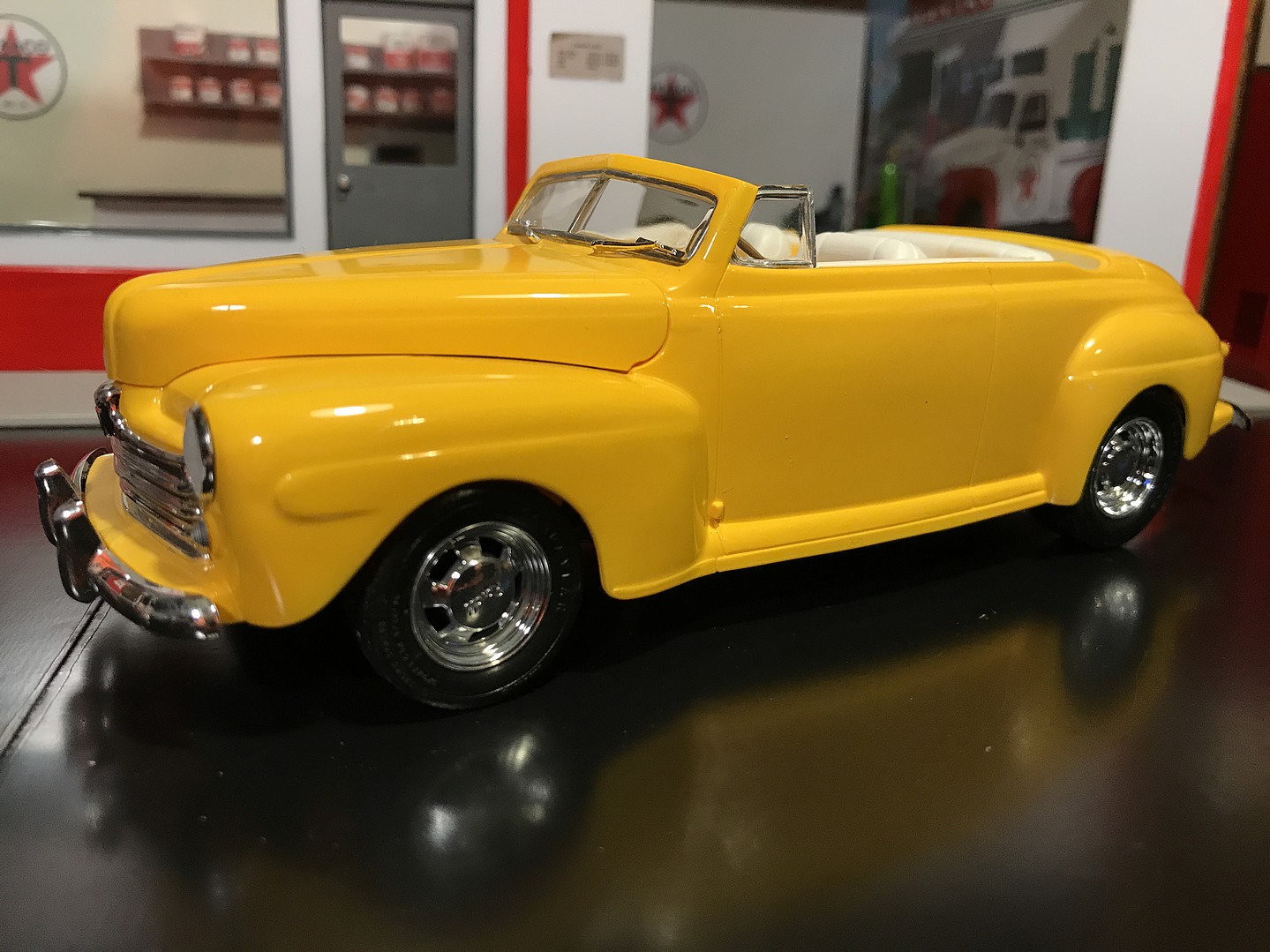 Greased Lightning 1948 Ford Convertible -- Plastic Model Car Kit -- 1/ ...
