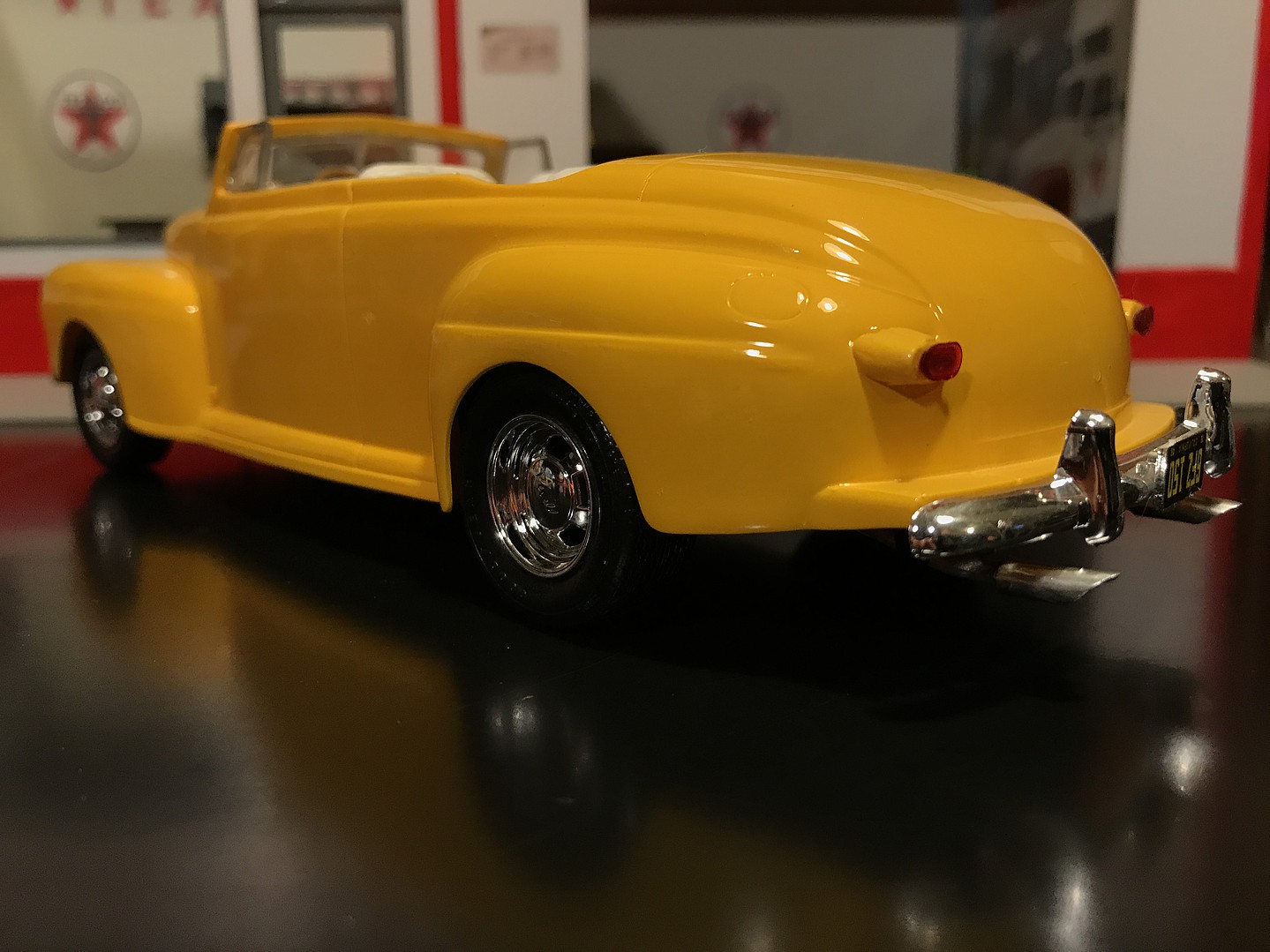 Greased Lightning 1948 Ford Convertible -- Plastic Model Car Kit -- 1/ ...