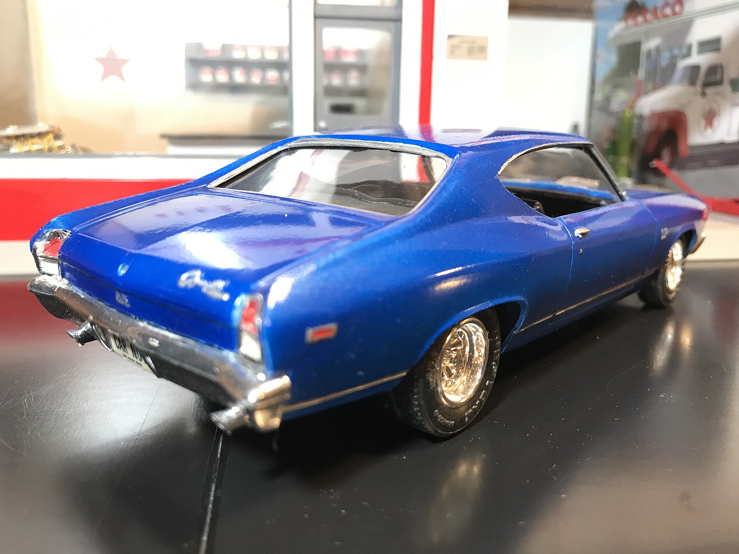 1969 Chevy Chevelle Hardtop -- Plastic Model Car Kit -- 1/24 Scale ...