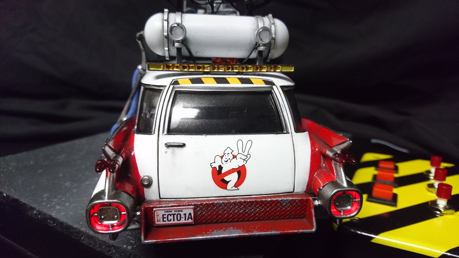 Gallery Pictures AMT GHOSTBUSTERS Ecto-1A Plastic Model Car Kit 1/25 ...