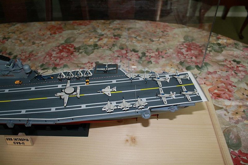 USS Ticonderoga CV14 Aircraft Carrier -- Plastic Model Military Ship ...