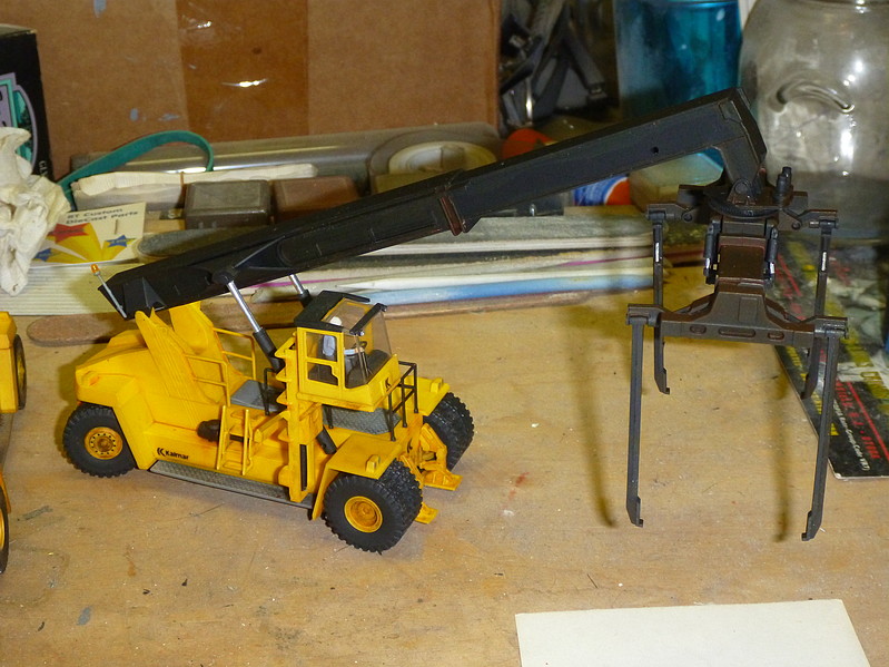 Kalmar Container Crane w/Trailer Lifting Arms Kit -- HO Scale Model ...