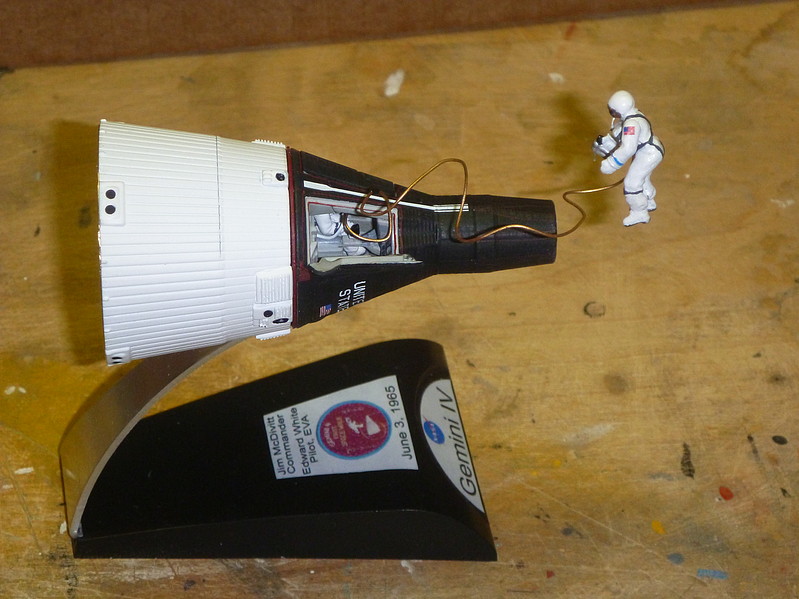 Gemini Spacecraft w/Spacewalker -- Space Program -- Plastic Model Kit ...