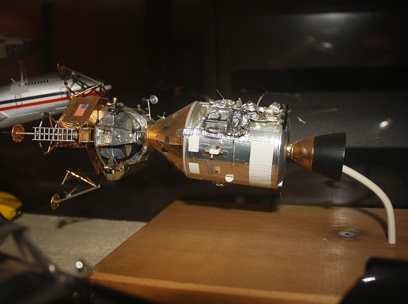 Apollo Lunar Module Eagle -- Space Program Plastic Model Kit -- 1/100 ...