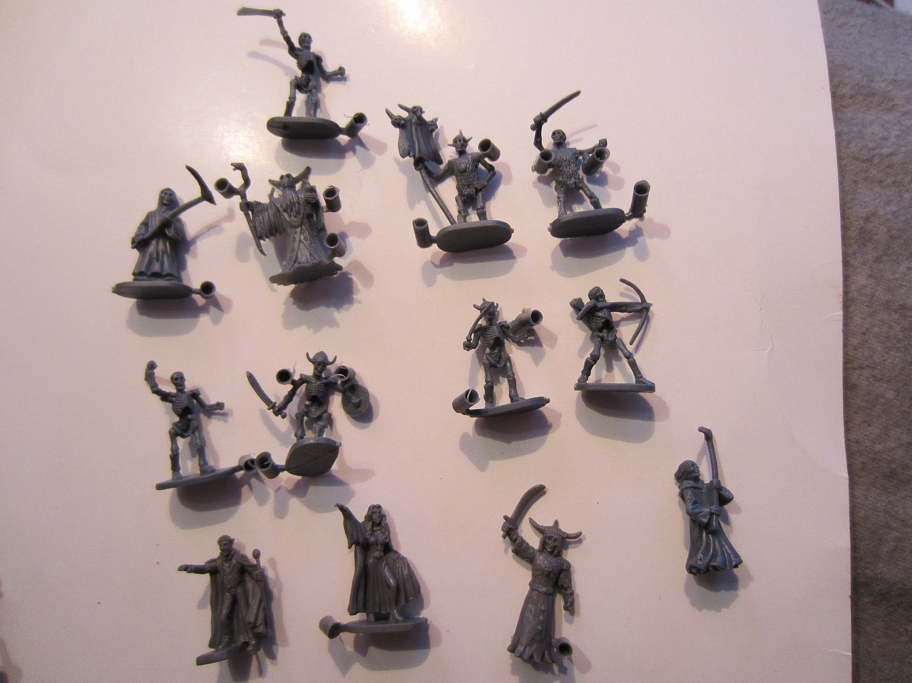 Fantasy Undead Fighting Skeletons -- Plastic Model Fantasy Figure -- 1/ ...