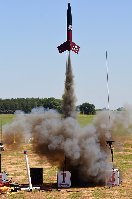 Mega Der Red Max Model Rocket Kit -- Pro Series II E2X -- #9705 ...