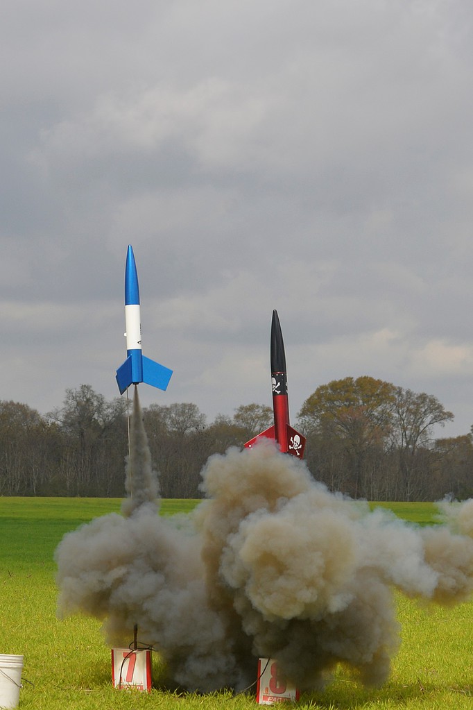 Mega Der Red Max Model Rocket Kit -- Pro Series II E2X -- #9705 ...