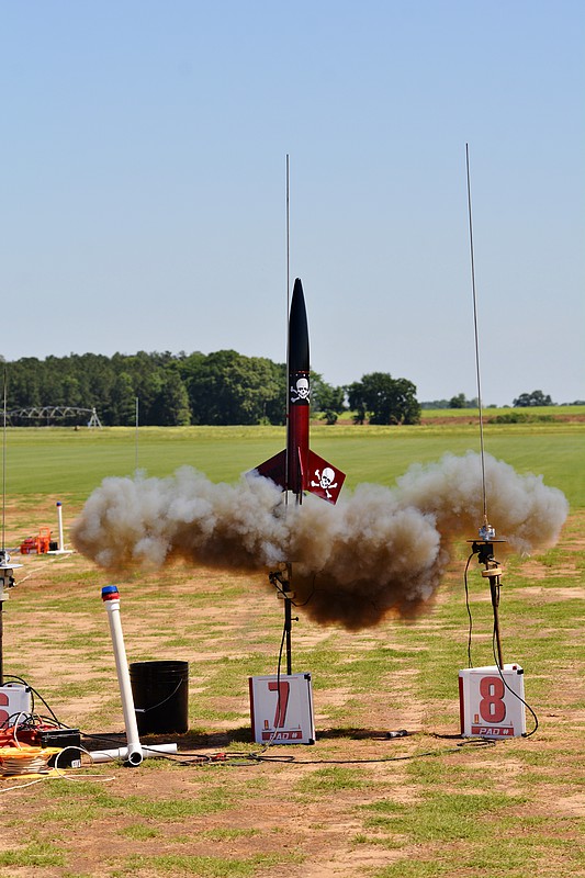 Mega Der Red Max Model Rocket Kit -- Pro Series II E2X -- #9705 ...