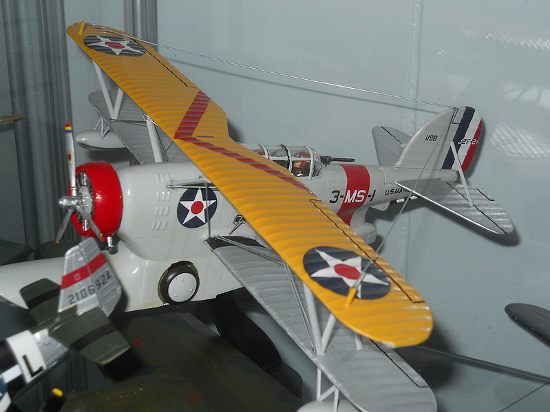 Duck J2F2 Amphibian BiPlane -- Plastic Model Airplane Kit -- 1/48 Scale ...