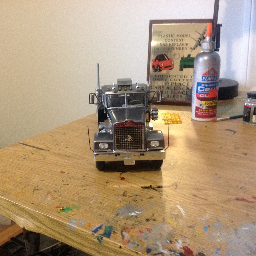 Diamond Reo Tractor -- Plastic Model Truck Kit -- 1/25 Scale -- #719 ...