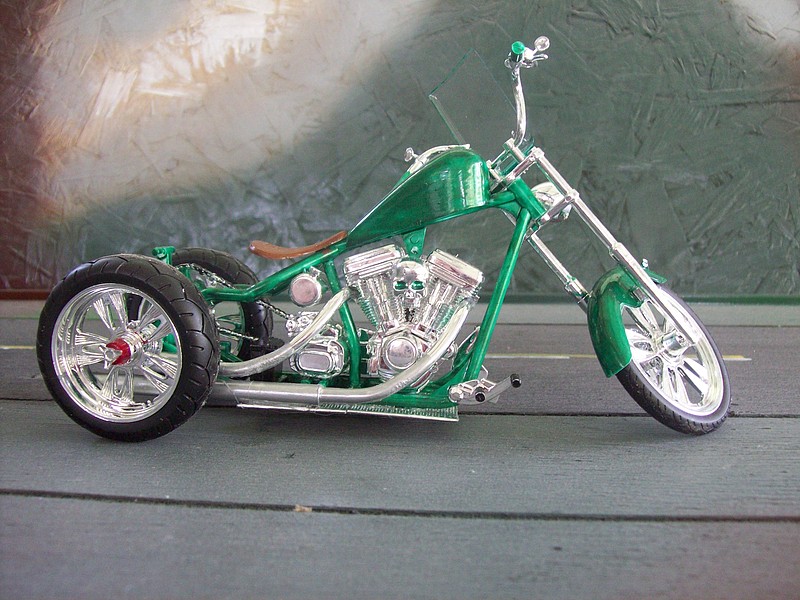 RM Kustom Chopper Crusader -- Plastic Model Motorcycle Kit -- 1/12 ...