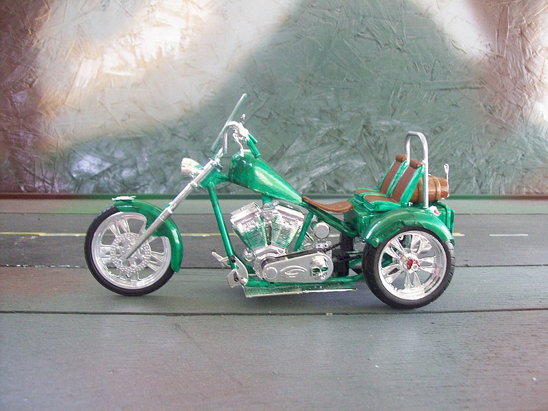RM Kustom Chopper Crusader -- Plastic Model Motorcycle Kit -- 1/12 ...