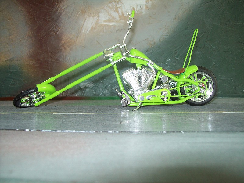 RM Kustom Chopper Crusader -- Plastic Model Motorcycle Kit -- 1/12 ...